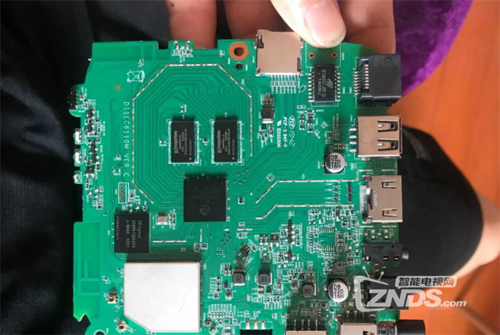 华为EC6110-T全4K智能机顶盒拆解看内部芯片过程分享_华为盒子论坛_ZNDS