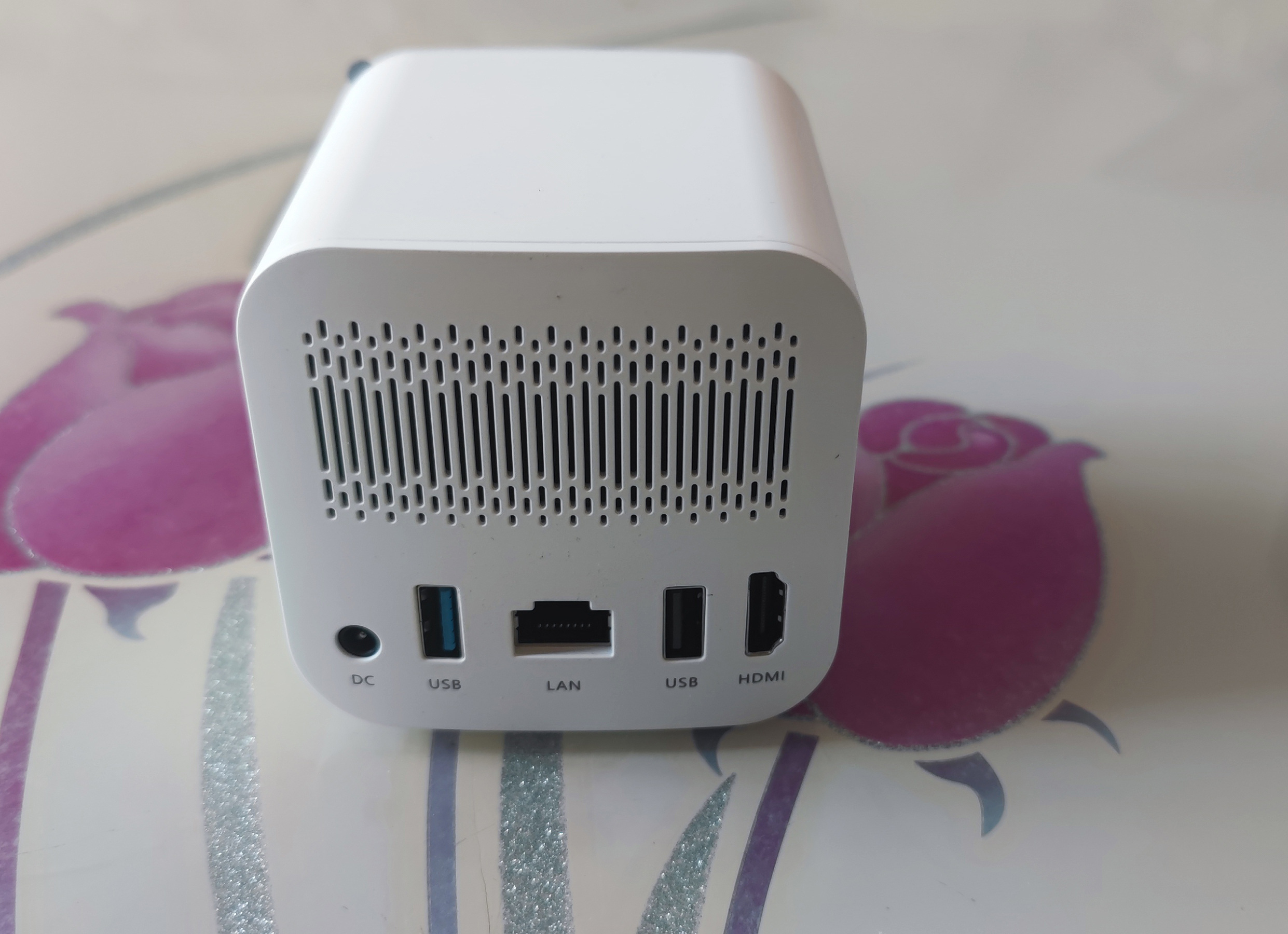 当贝MAX1电视盒子开箱上手：颜值与性能并存_当贝超级盒子_ZNDS